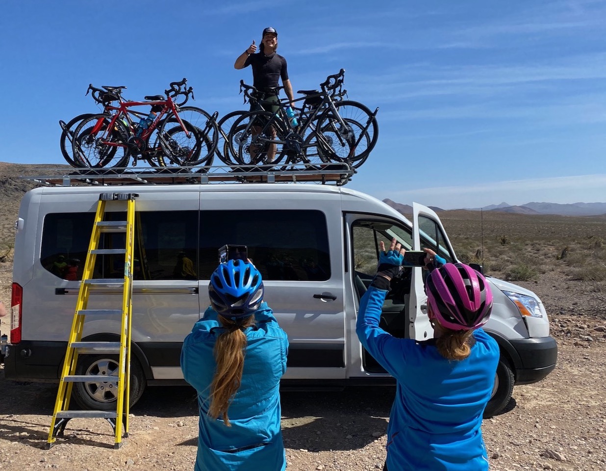 day1.4.wylieunloadsbikes – Wayne Pfeiffer